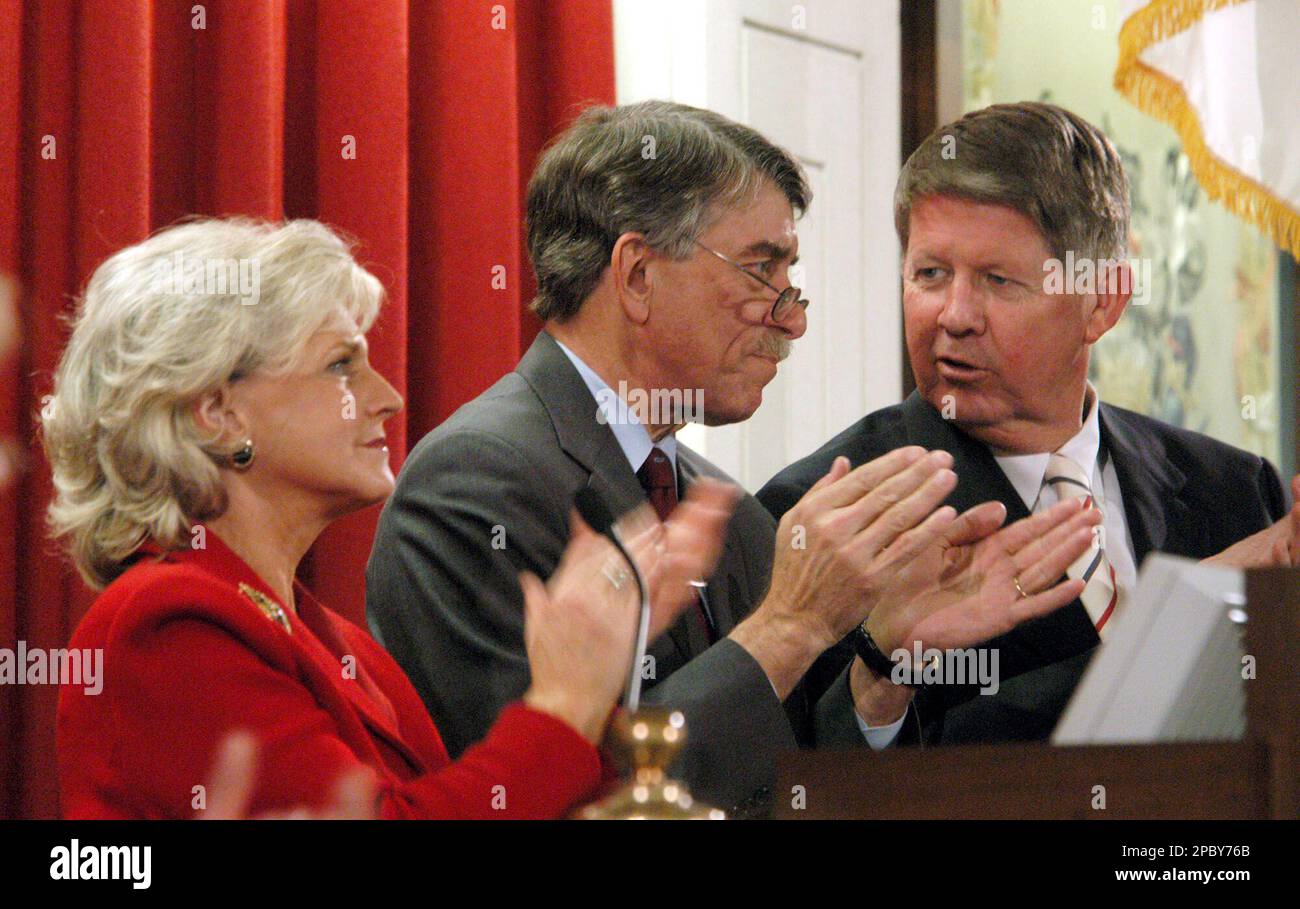 Senate President Pro Tem Marc Basnight, D-Dare, right, speaks to House ...