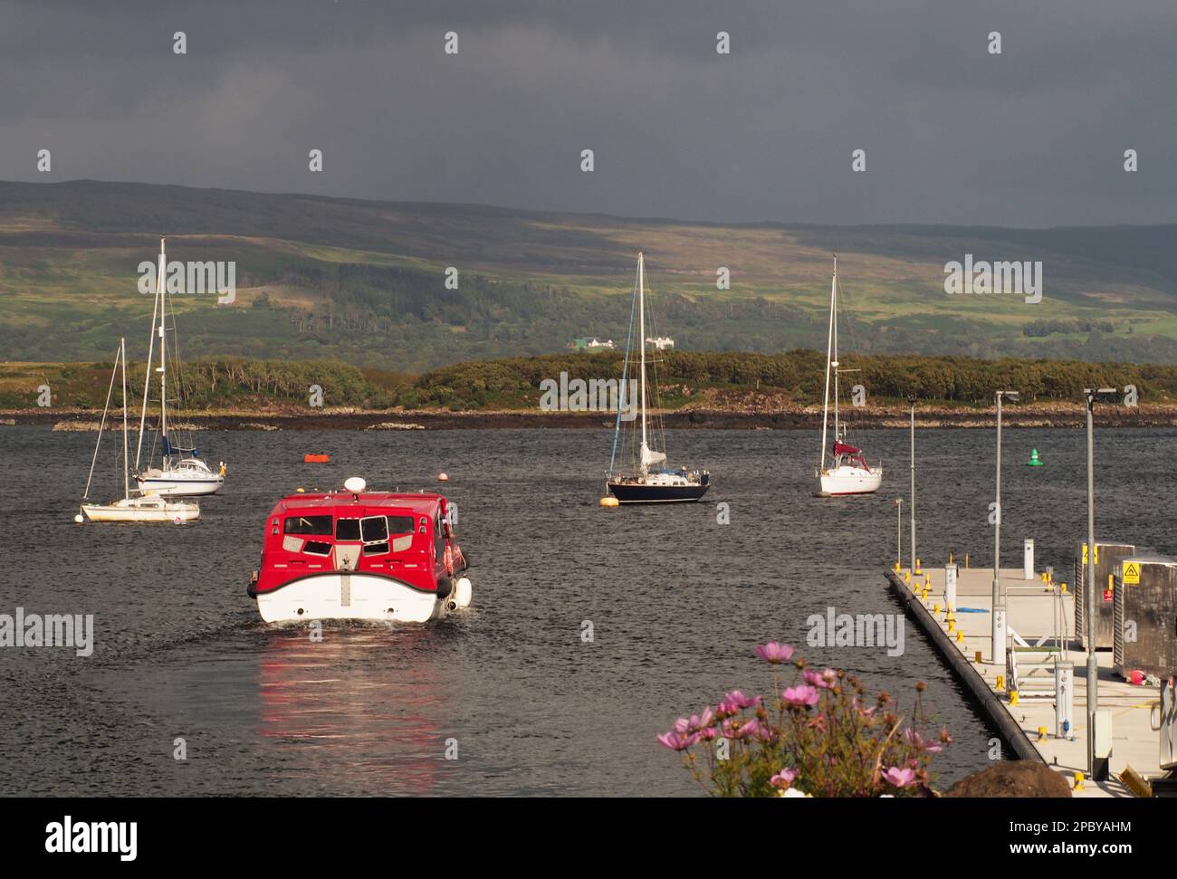 Small boats at anchor in the natural seaport at Tobermory, Mull ...