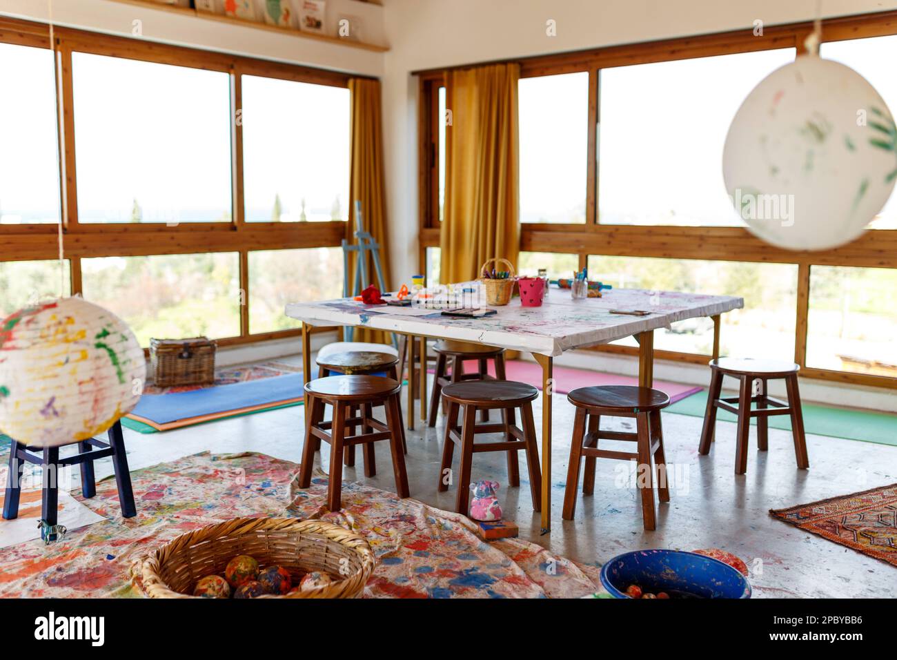 Palette stretched hi-res stock photography and images - Alamy