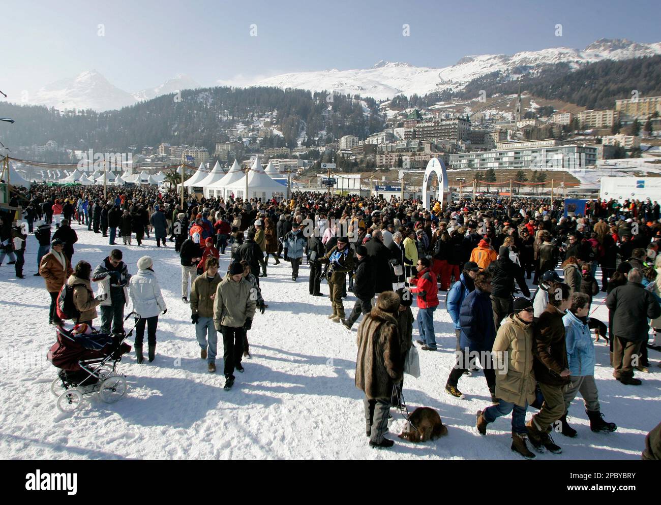 13'500 Zuschauer besuchen am Sonntag, 18. Februar 2007, das dritte und ...