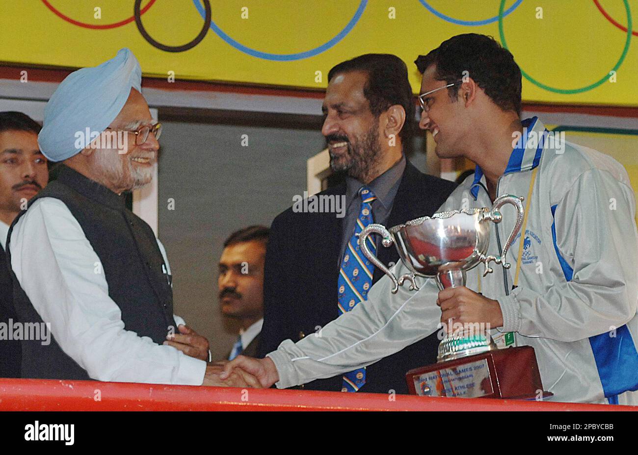 Indian Prime Minister Manmohan Singh, left shakes hand with Karnataka ...
