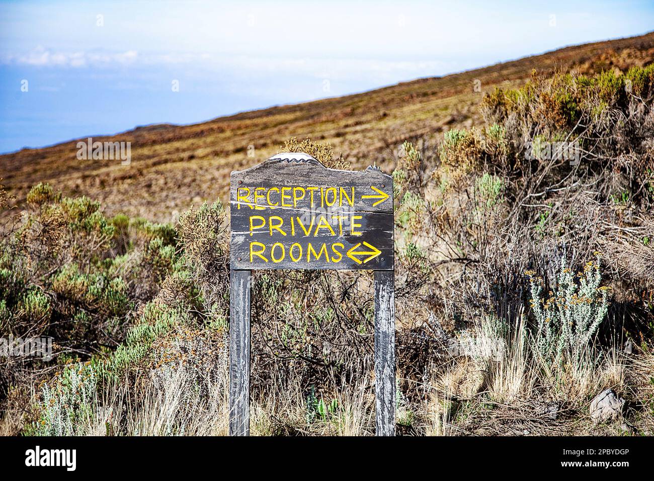 Hotel reception signs hi-res stock photography and images - Alamy