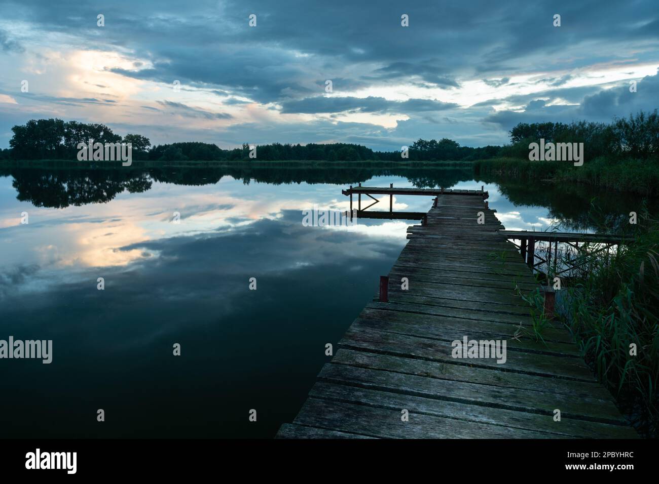 Summer lake pier dramatic hi-res stock photography and images - Alamy