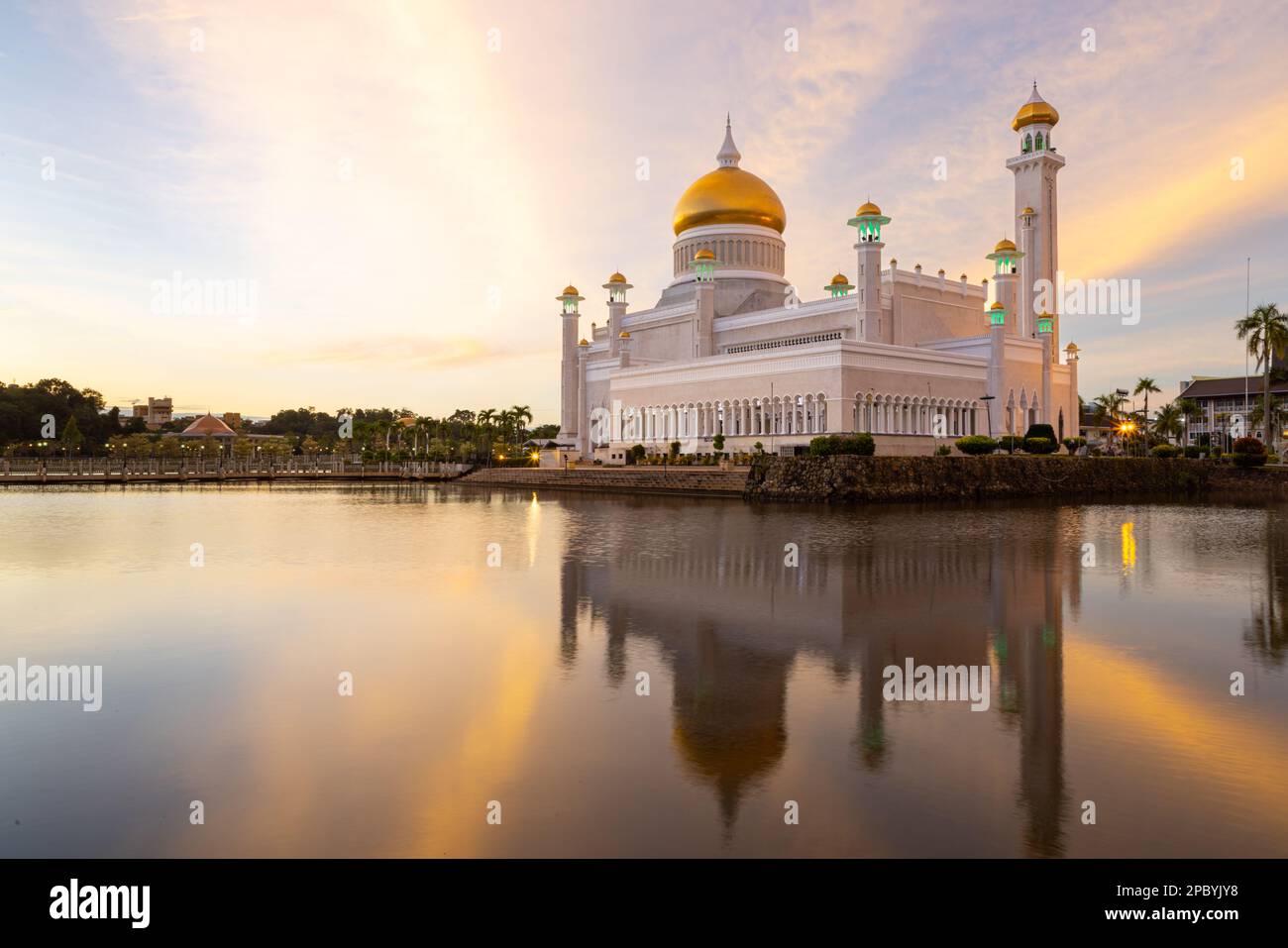 Brunei iconic structure hi-res stock photography and images - Alamy