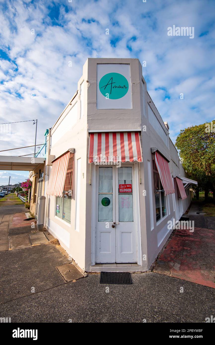 Triangular corner buildings hi-res stock photography and images - Alamy