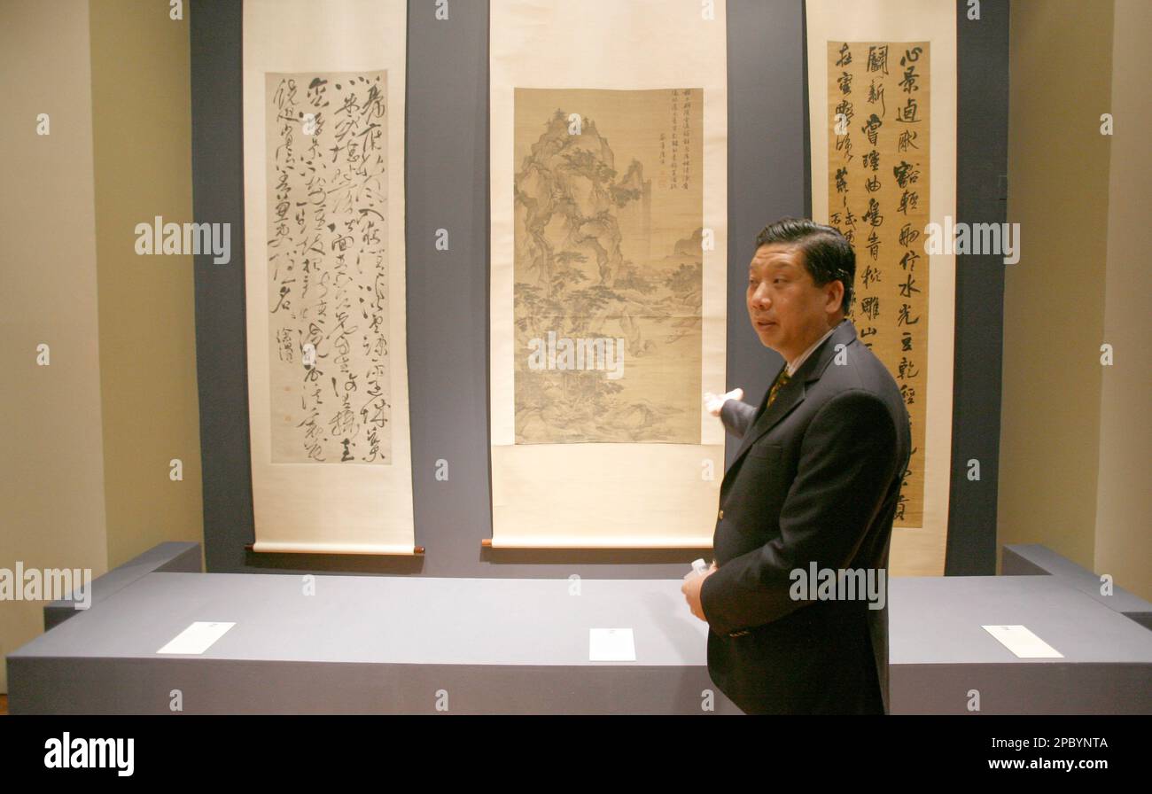 ** ADVANCE FOR SUNDAY, FEB 18 **Curator Chen Kelun talks about hand ...