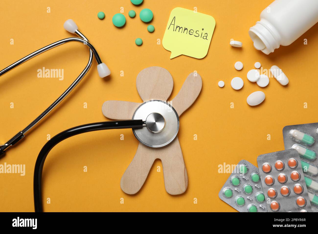 Sticky note with word Amnesia, human figure and drugs on orange ...