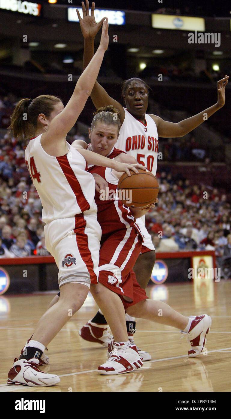 Wisconsin's Jolene Anderson, center, drives to the basket against Ohio ...