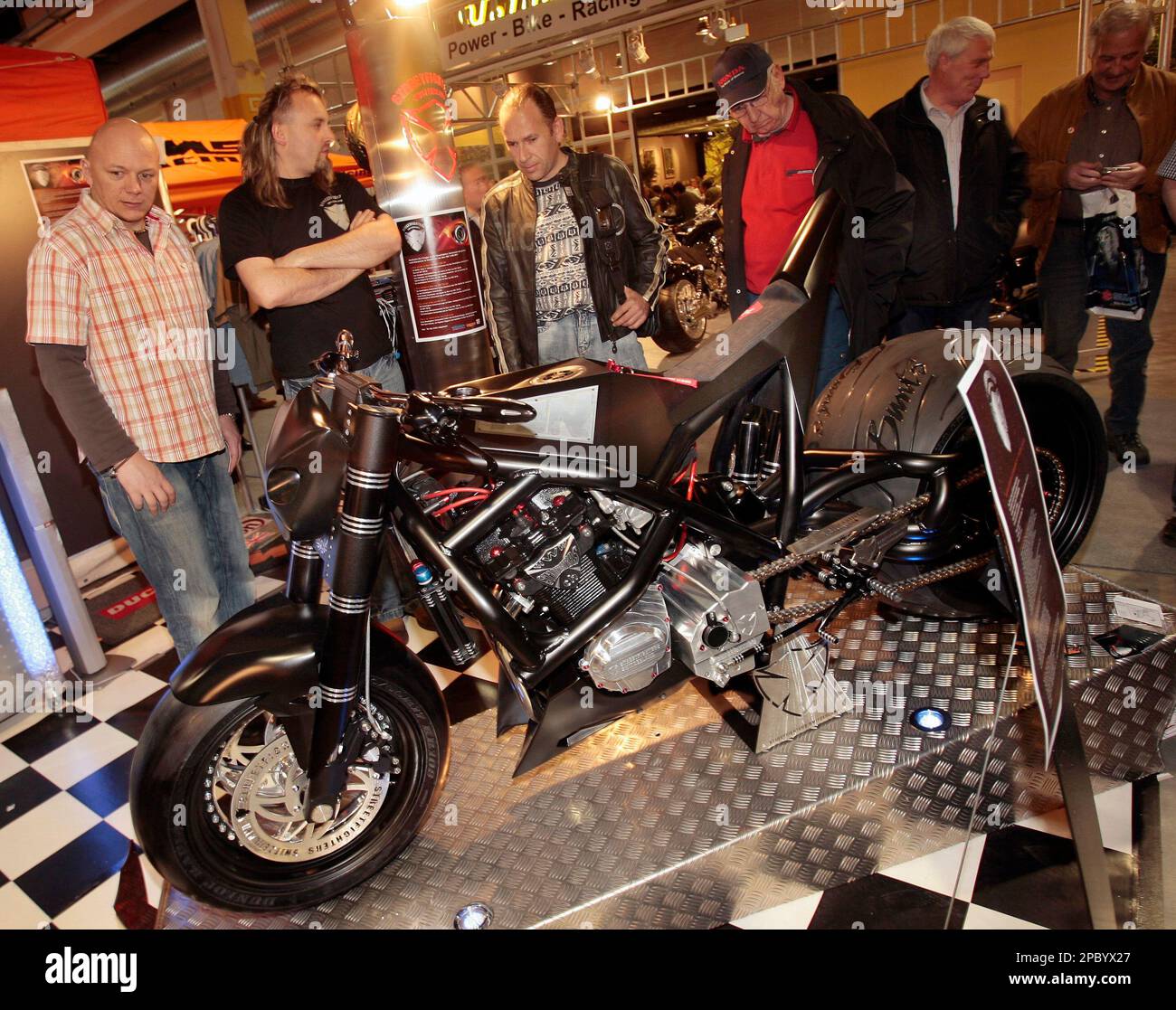 Traeume in Chrom und Stahl lassen Frauen- und Maennerherzen ...