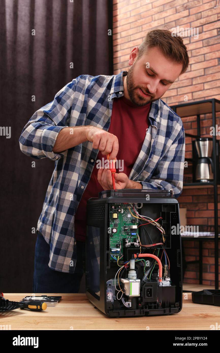 Man fixing coffee machine hi-res stock photography and images - Alamy