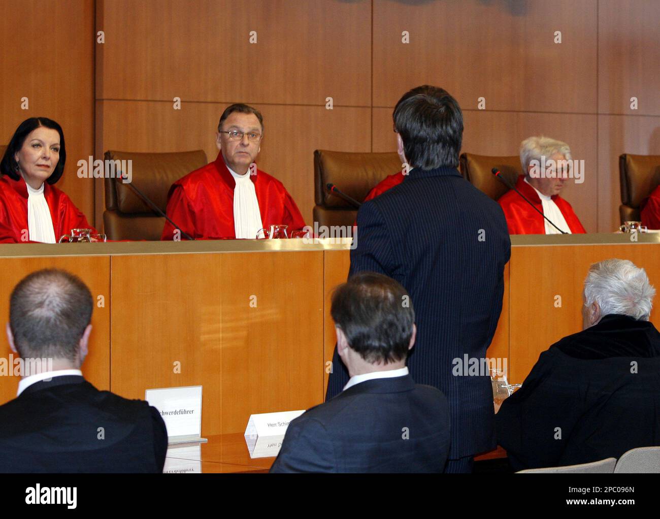 Die Richter des Ersten Senats des Bundesverfassungerichts, von links ...