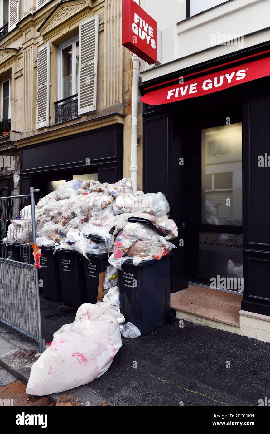 2023 Garbage collection on strike in Paris, France Stock Photo - Alamy