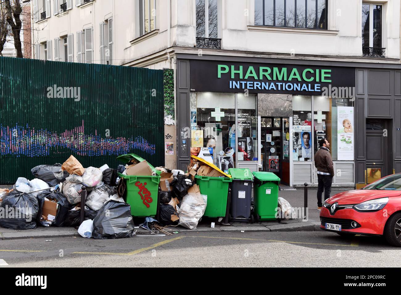 2023 Garbage collection on strike in Paris, France Stock Photo - Alamy