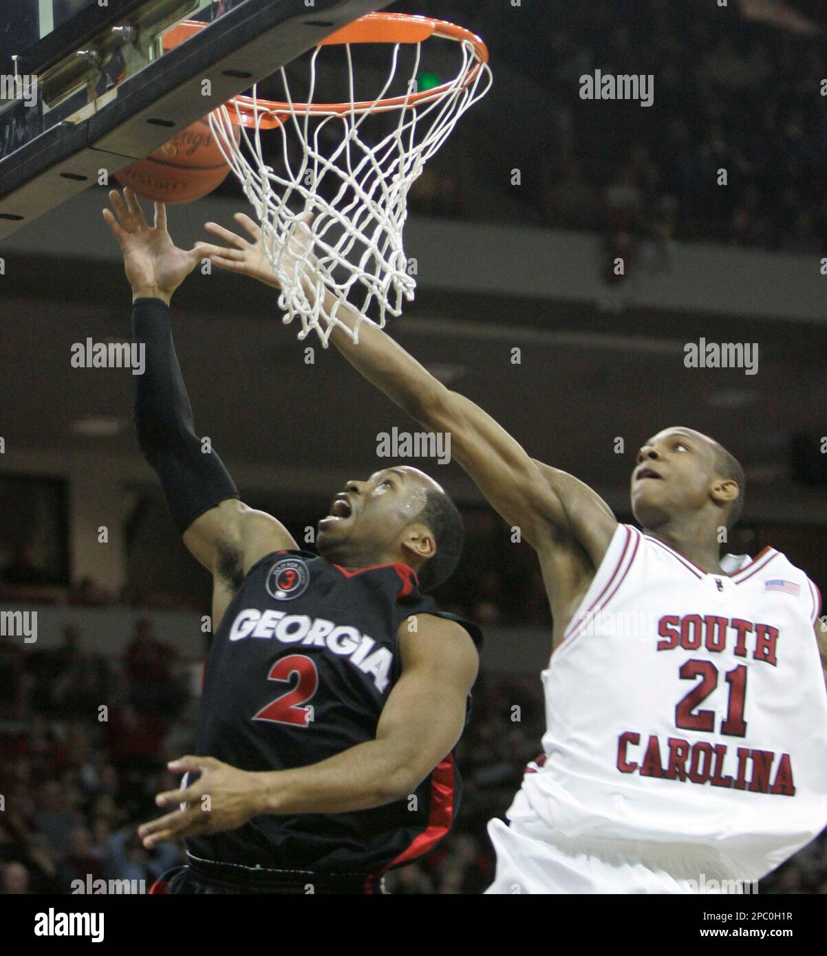 South Carolina's Dominique Archie (21) tries to block the shot of ...