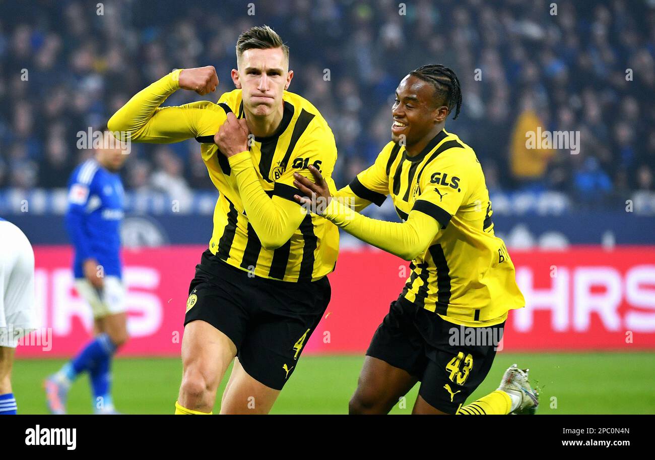 Bundesliga, Veltins Arena, FC Schalke 04 vs Borussia Dortmund; Nico Schlotterbeck (BVB ...