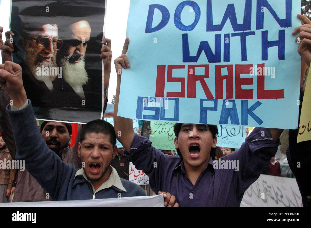 Pakistani protesters chant slogans to condemn Israel's excavations near ...