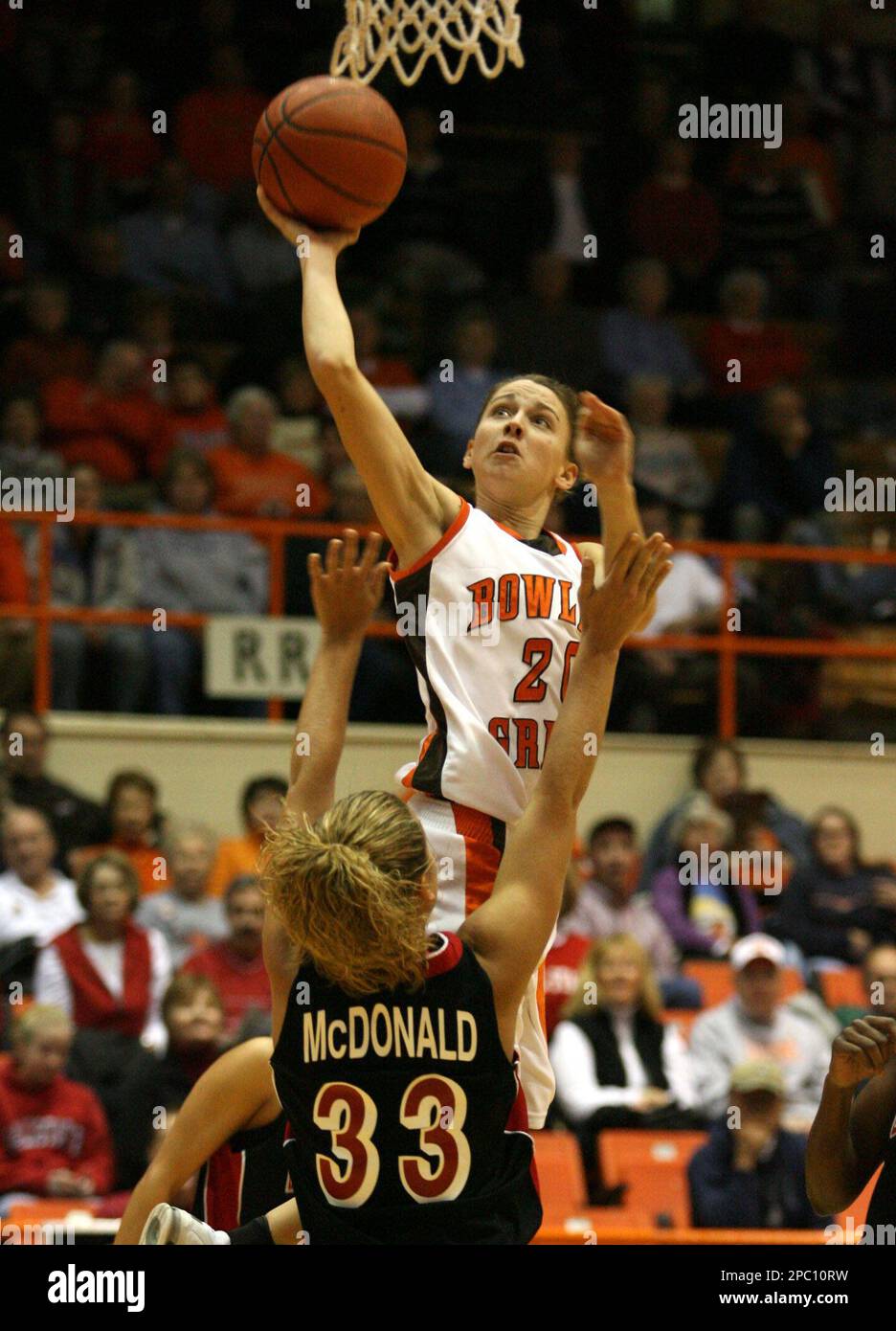 Bowling Green's Kate Achter (20) takes a shot over Ball State's Audrey ...