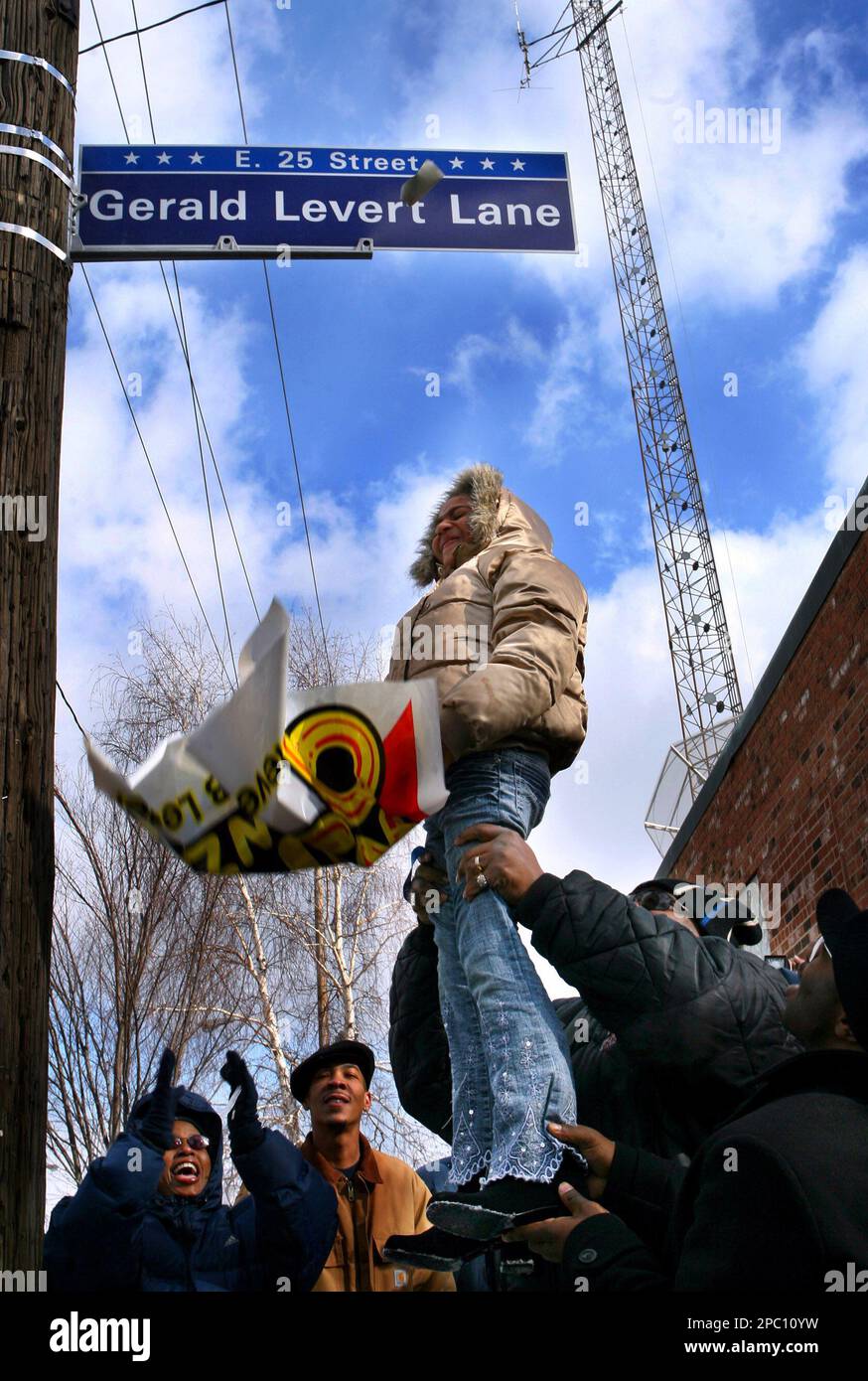 Gerald Levert's daughter, Camryn, gets a leg up from his bodyguard, Big ...