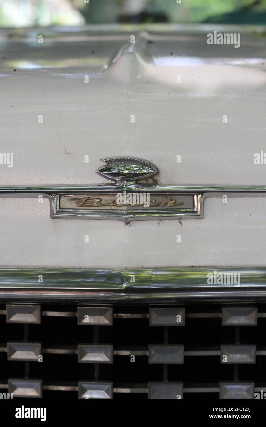 Classic car buick grille hi-res stock photography and images - Alamy