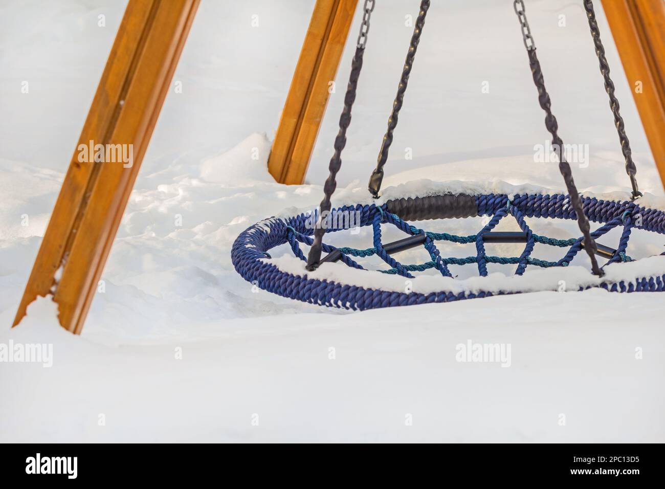 Children swinging on rope hi-res stock photography and images - Alamy