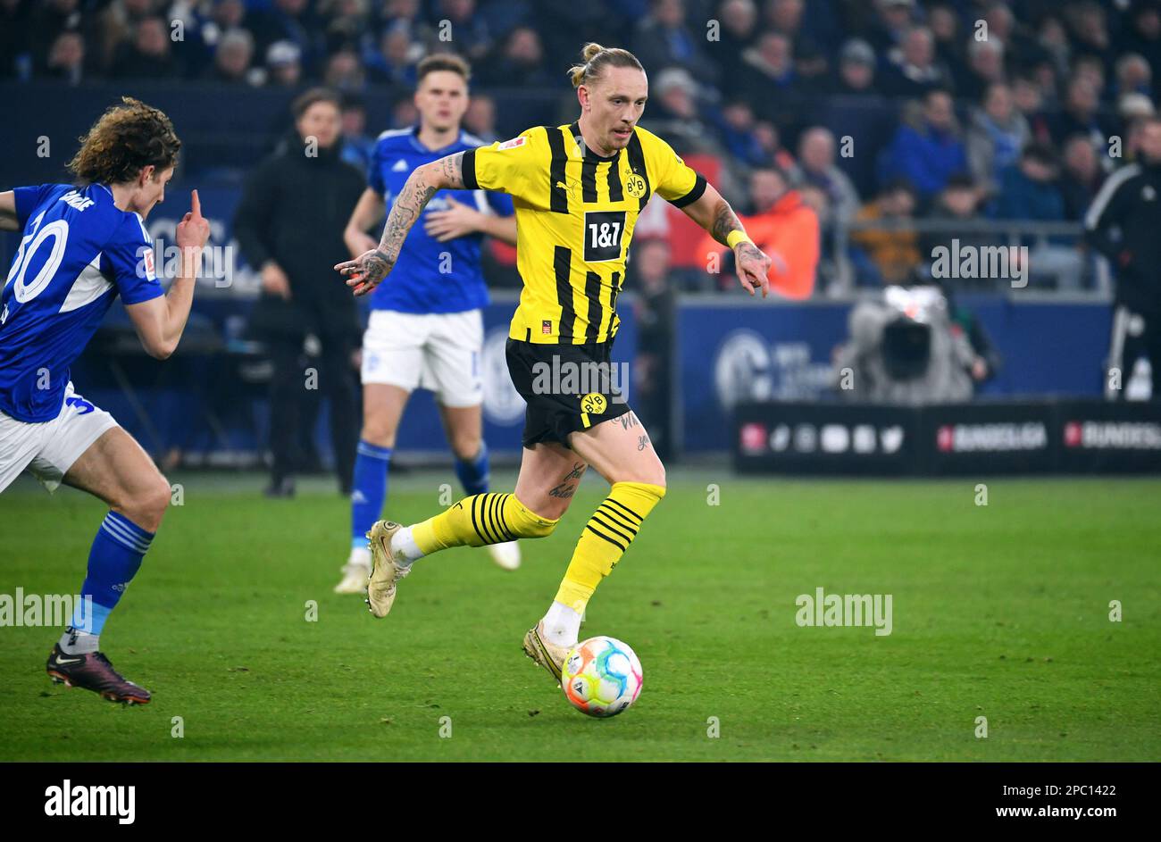 Bundesliga, Veltins Arena, FC Schalke 04 vs Borussia Dortmund; Marius Wolf (BVB Stock Photo - Alamy