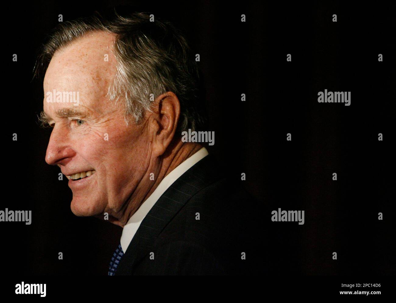 Former president George H.W. Bush arrives at the 2007 Ronald Reagan ...