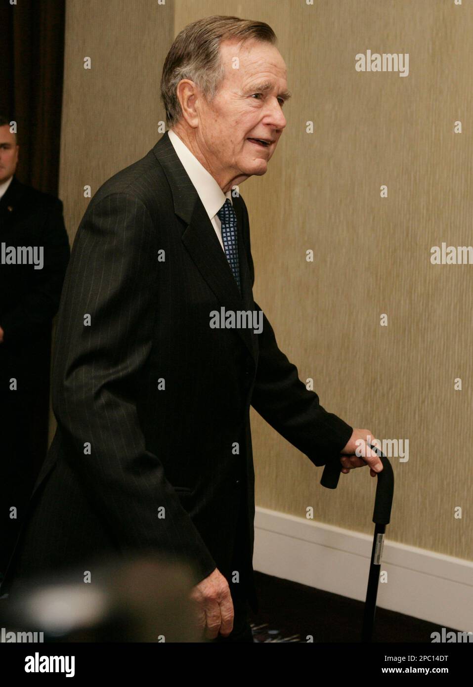 Former president George H.W. Bush arrives at the 2007 Ronald Reagan ...