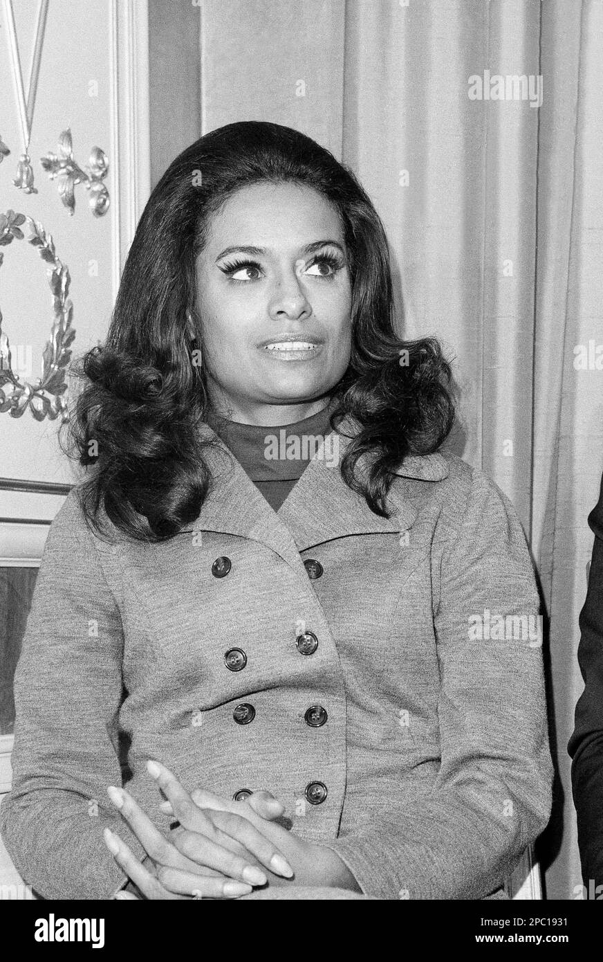 **FILE**Singer-actress Barbara McNair talks to the media in New York on ...