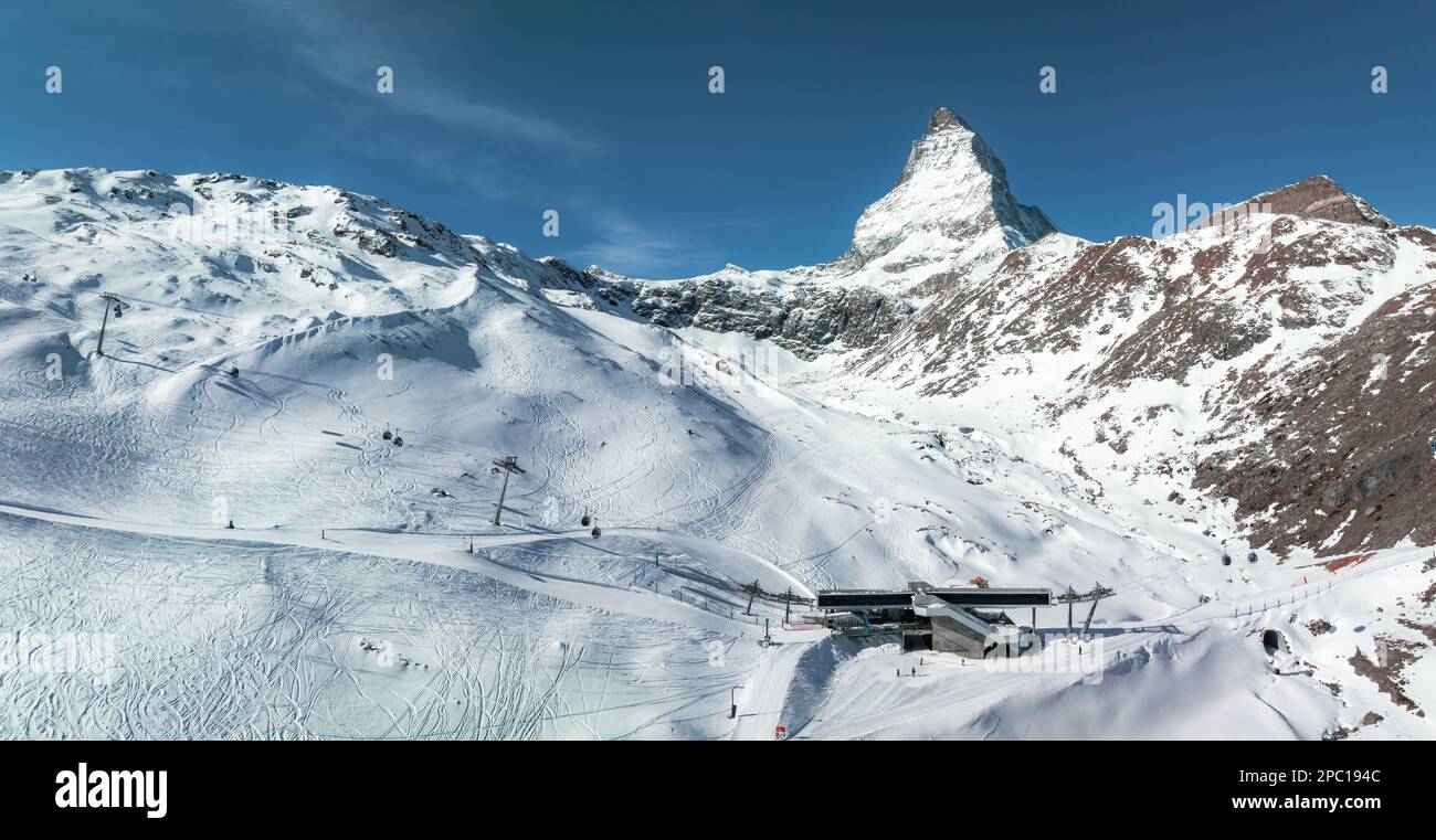 Beautiful Zermatt ski resort with view of the Matterhorn peak Stock ...
