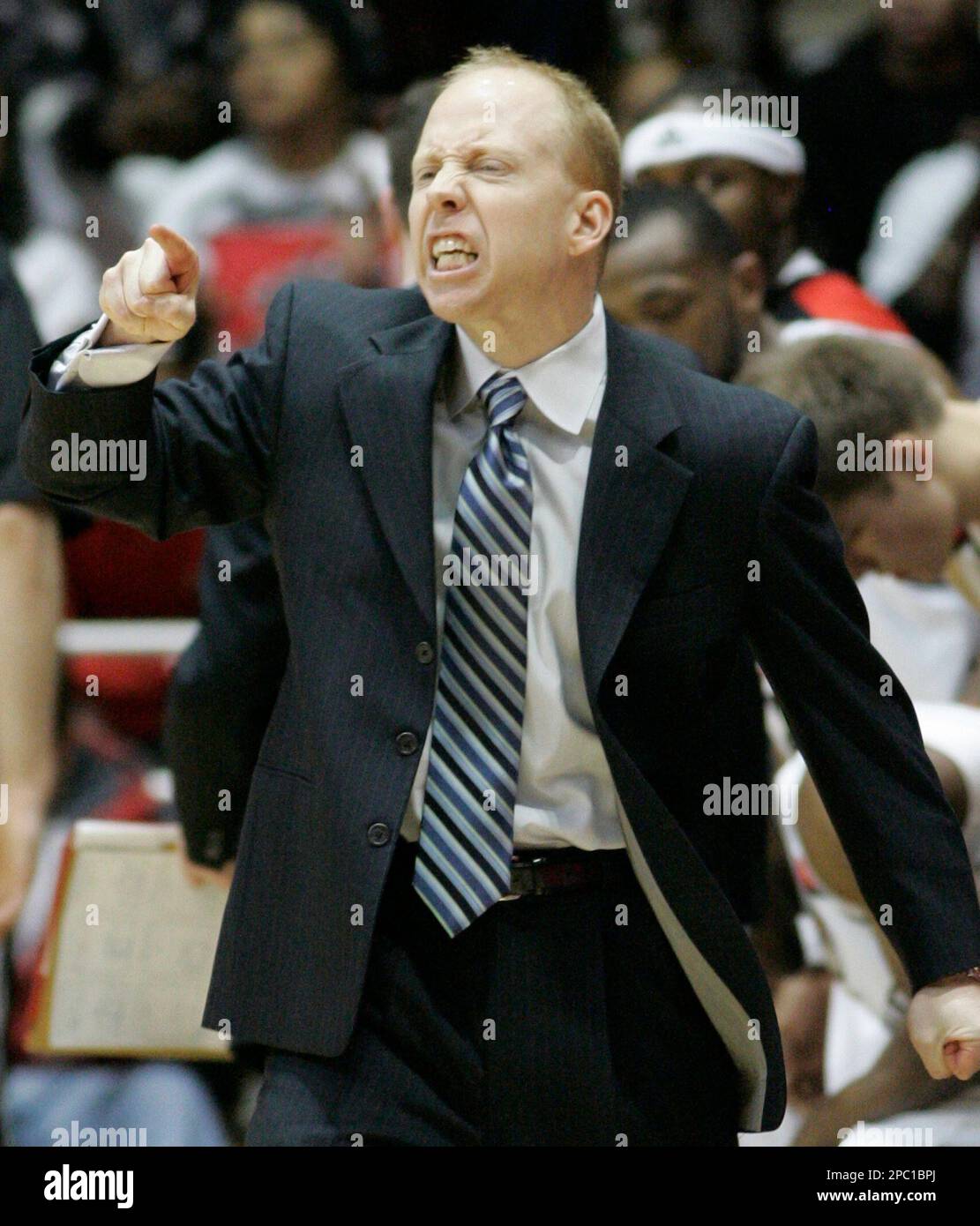 Cincinnati head coach Mick Cronin yells instructions in the second half ...
