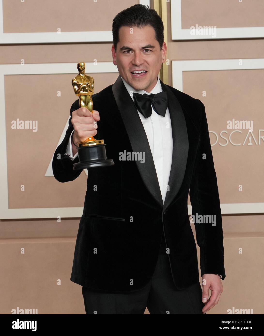 Los Angeles, USA. 12th Mar, 2023. Jonathan Wang poses with the Oscar ...
