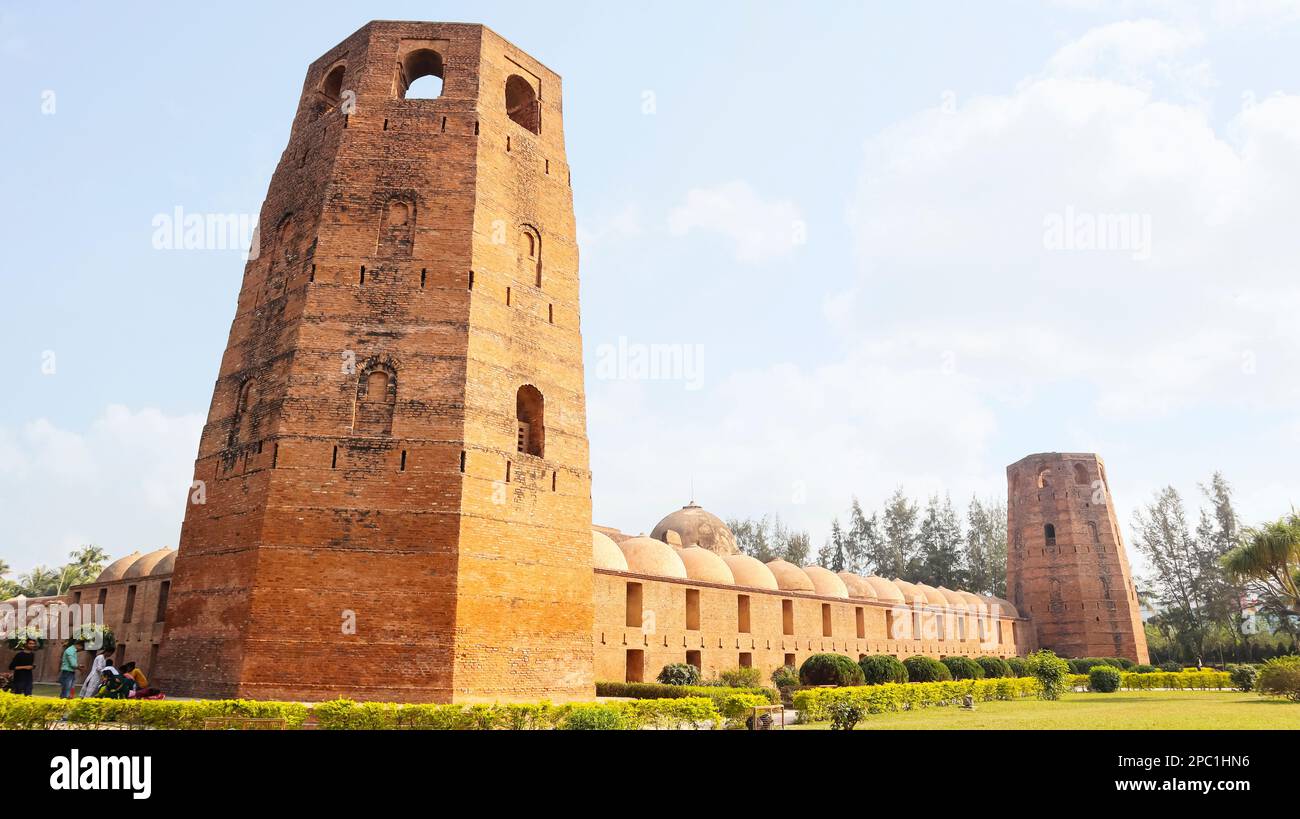 Outside Minars of Murshid Kuli Khan Mosque, Murshidabad, West Bengal ...