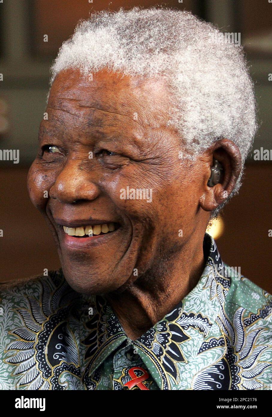 Former South African President Nelson Mandela, addresses journalists after meeting with U.S ...