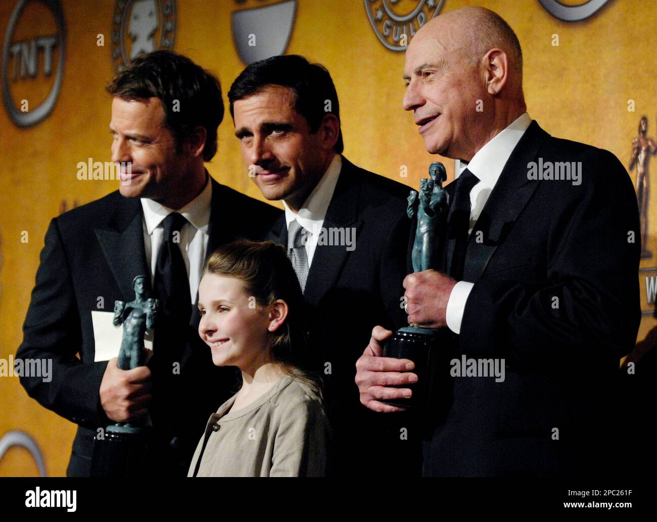 (L-R) Greg Kinnear, Steve Carell, Abigail Breslin, Alan Arkin hold ...