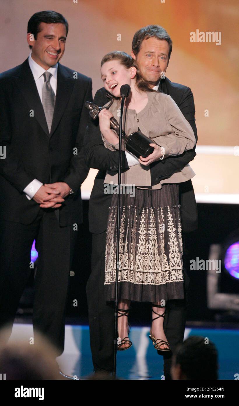 Greg Kinnear holds up Abigail Breslin as she accepts the award for ...