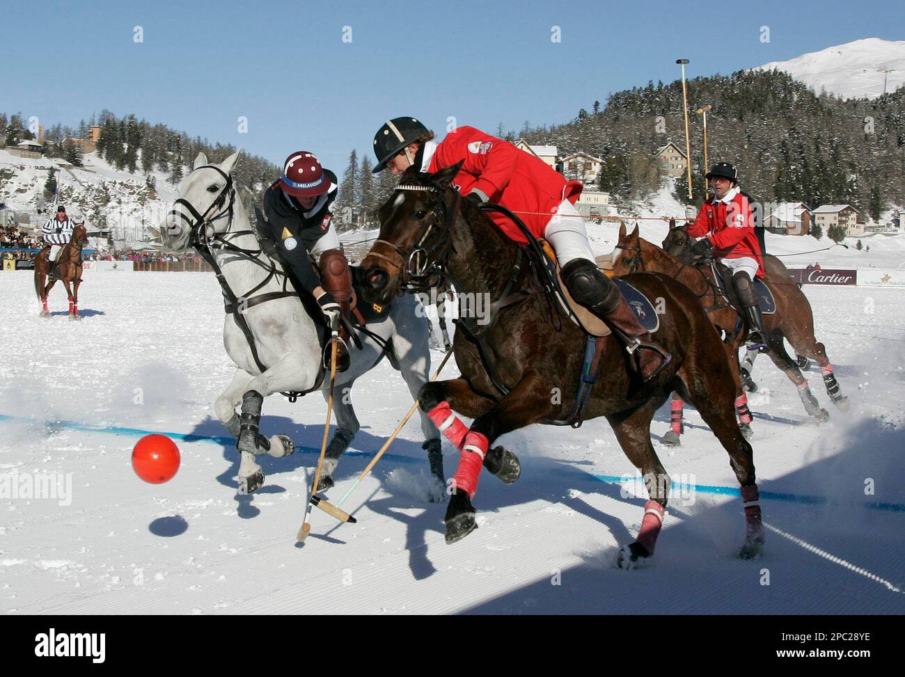 David Stirling vom Team Cartier, rechts, spielt im Finalspiel vor der ...
