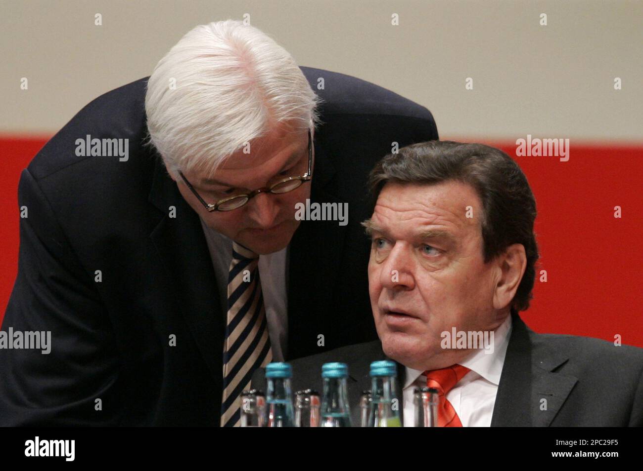 ** ARCHIV ** Der damalige Kanzleramtsminister Frank-Walter Steinmeier ...