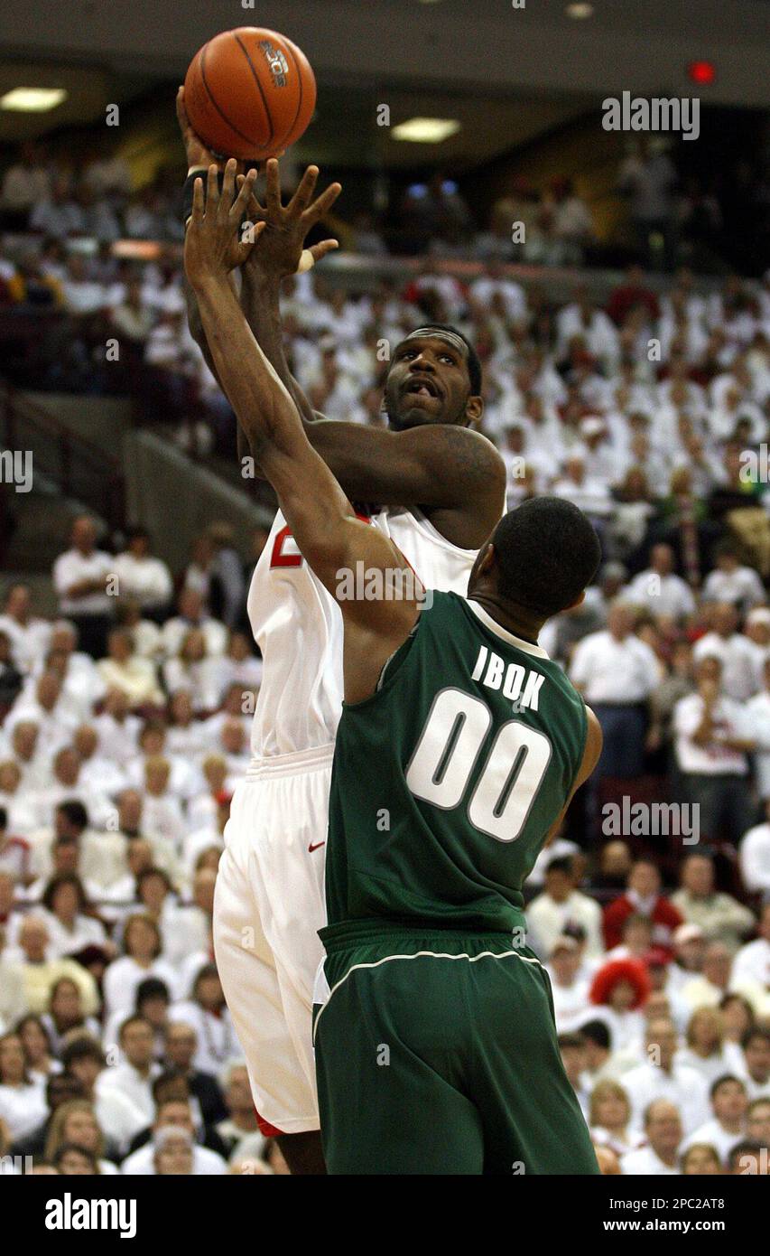 Ohio State's Greg Oden (20) shoots over Michigan State's Ibok Idong (00 ...