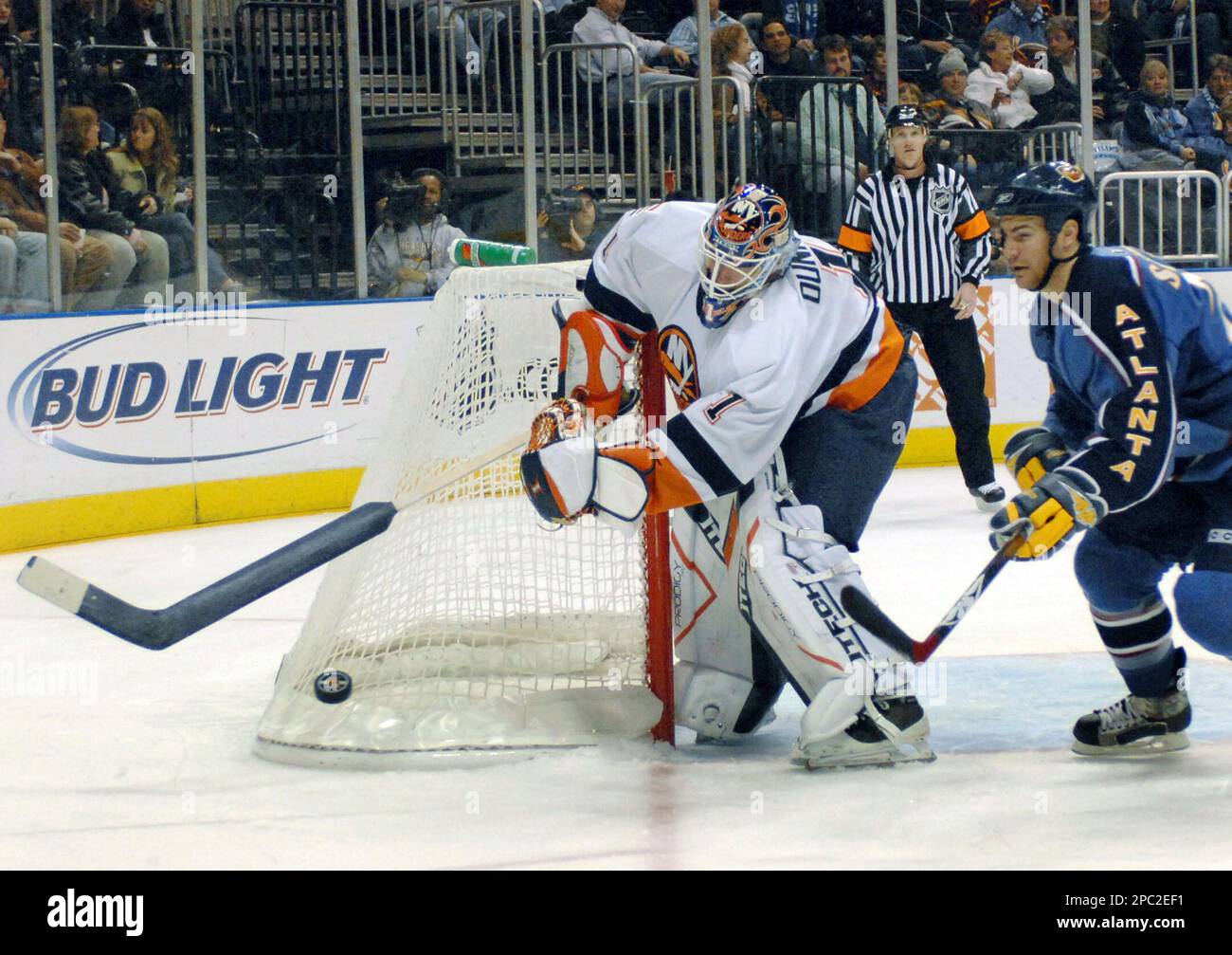 New York Islanders goaltender Mike Dunham (1) makes a save as Atlanta ...