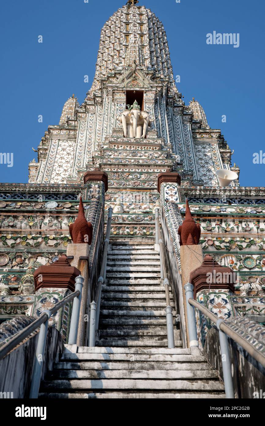 Impressive architectural details of Wat Arun (The Temple of Dawn) in ...
