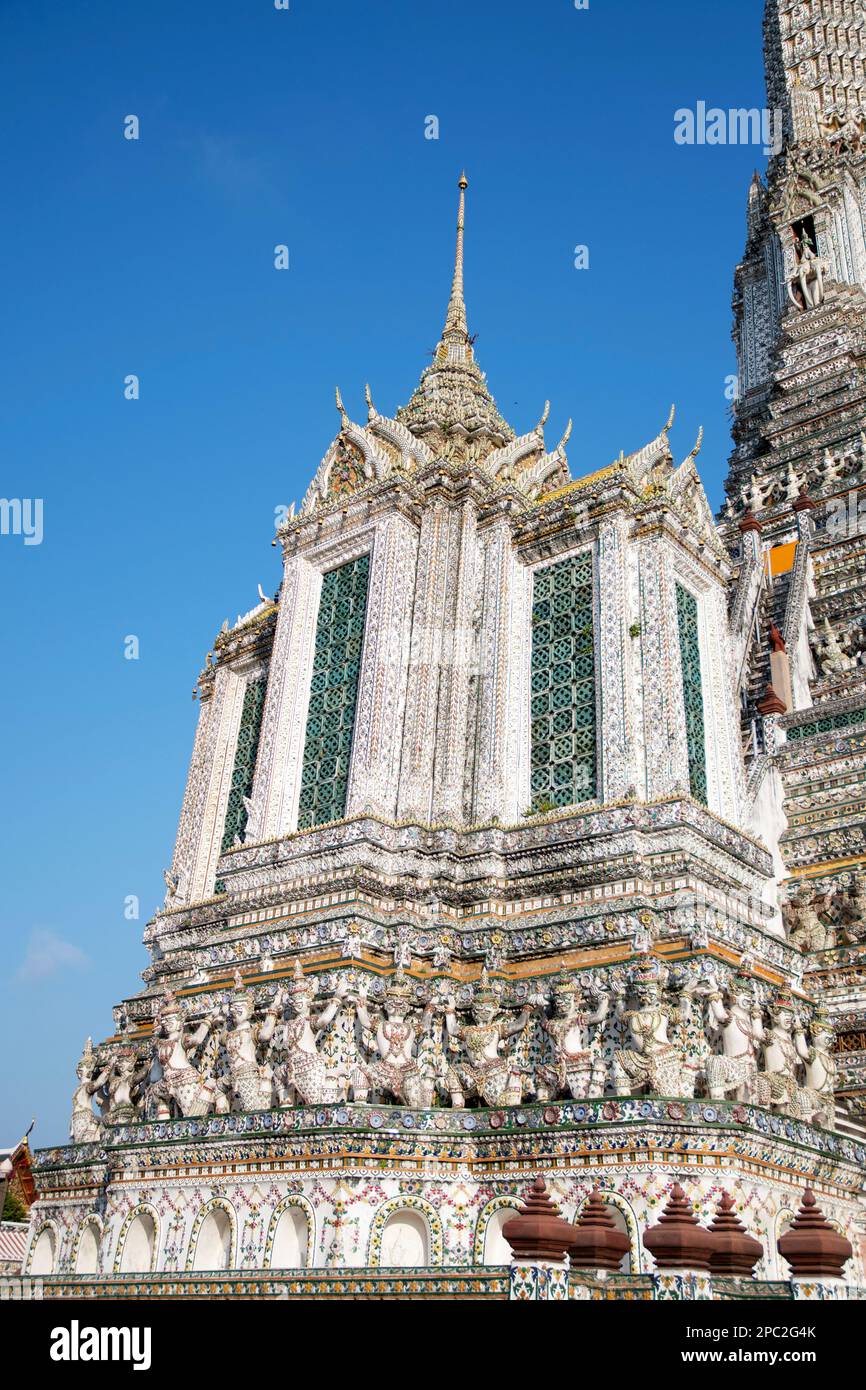Impressive architectural details of Wat Arun (The Temple of Dawn) in ...
