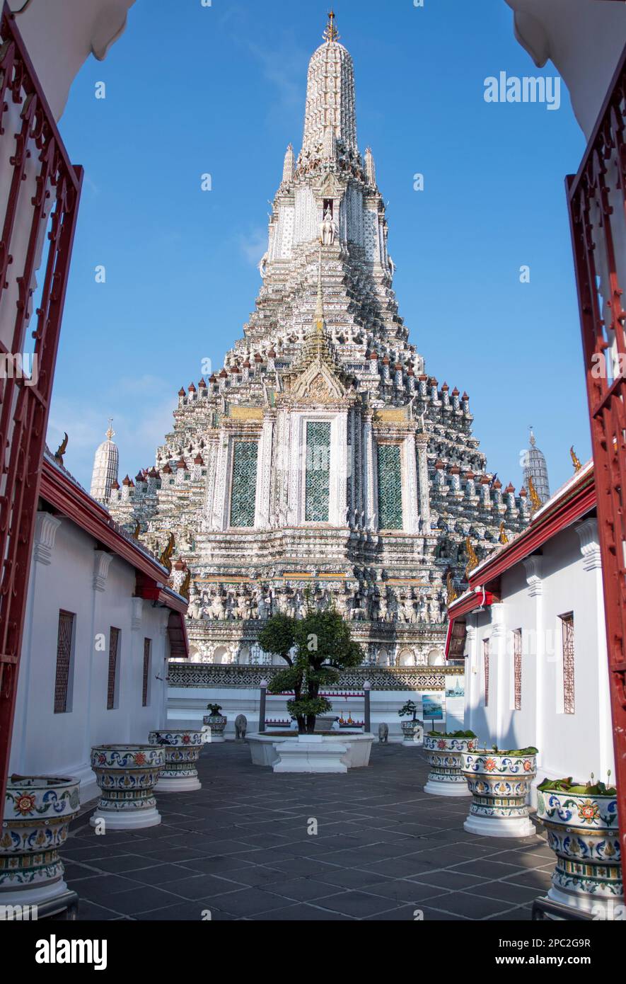 Impressive architectural details of Wat Arun (The Temple of Dawn) in ...