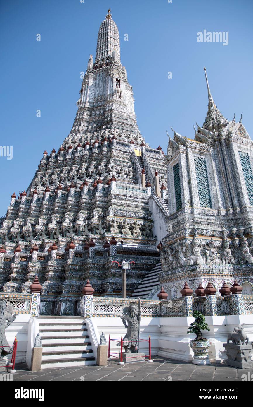 Impressive architectural details of Wat Arun (The Temple of Dawn) in ...