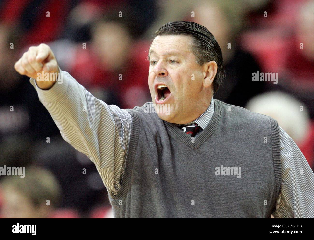 Georgia head coach Andy Landers yells instructions to his players as ...