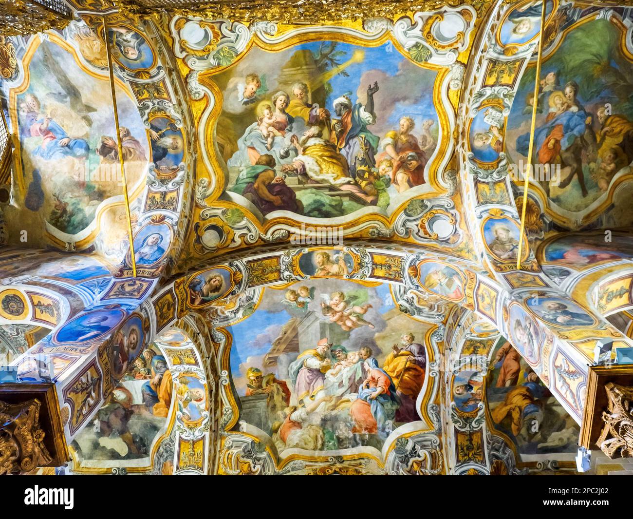 Ancient roman ceiling hi-res stock photography and images - Alamy