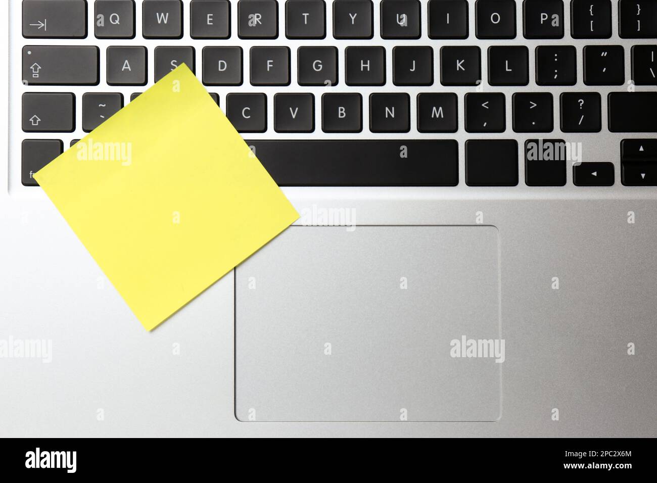 Laptop blank sticky note hi-res stock photography and images - Alamy