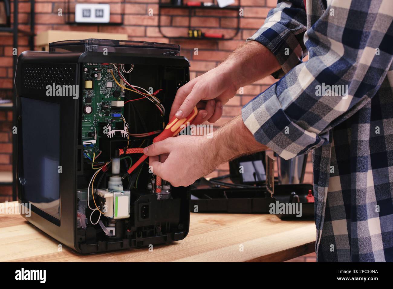 Man fixing coffee machine hi-res stock photography and images - Alamy