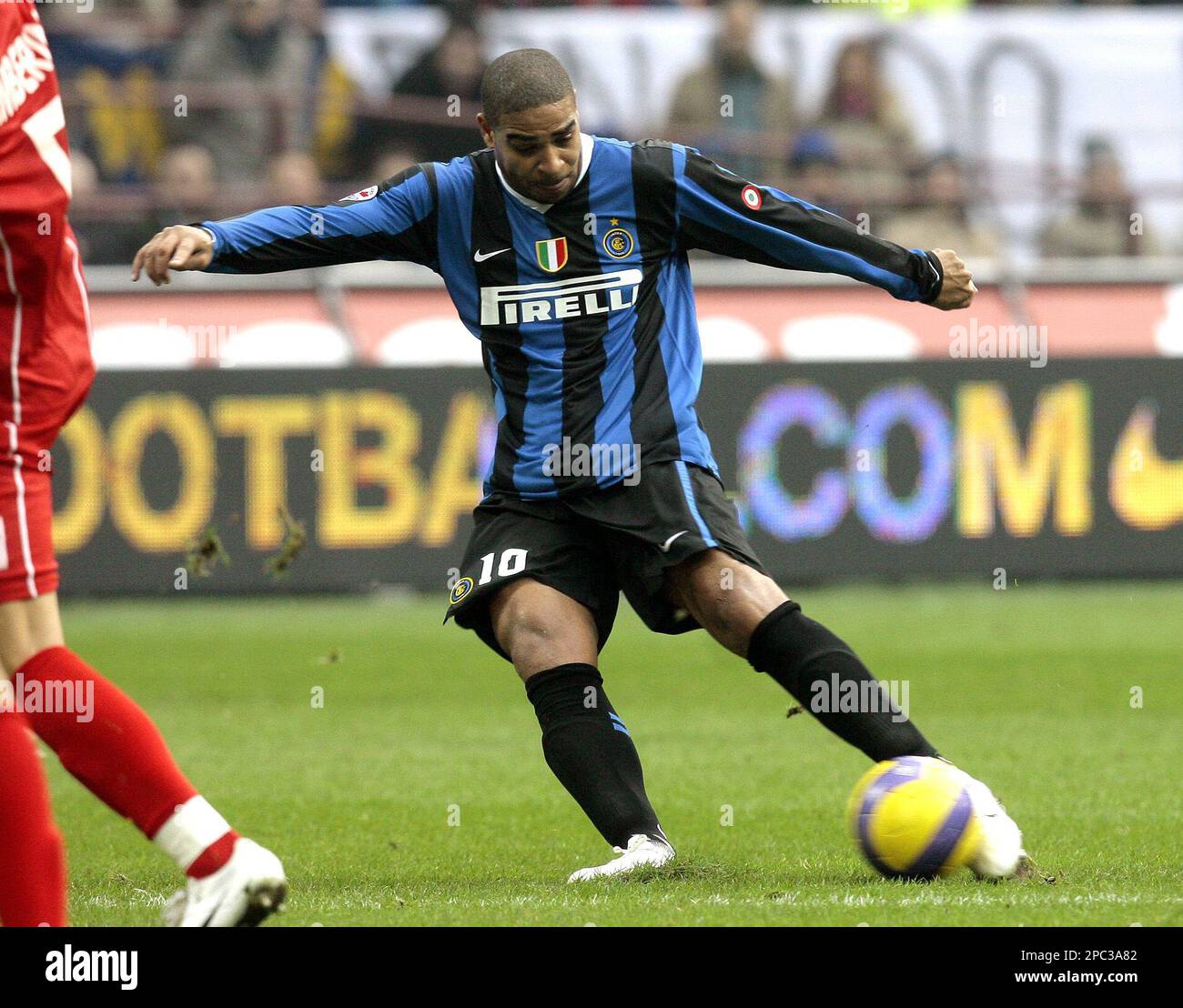 Inter Milan forward Adriano of Brazil scores against Fiorentina during ...