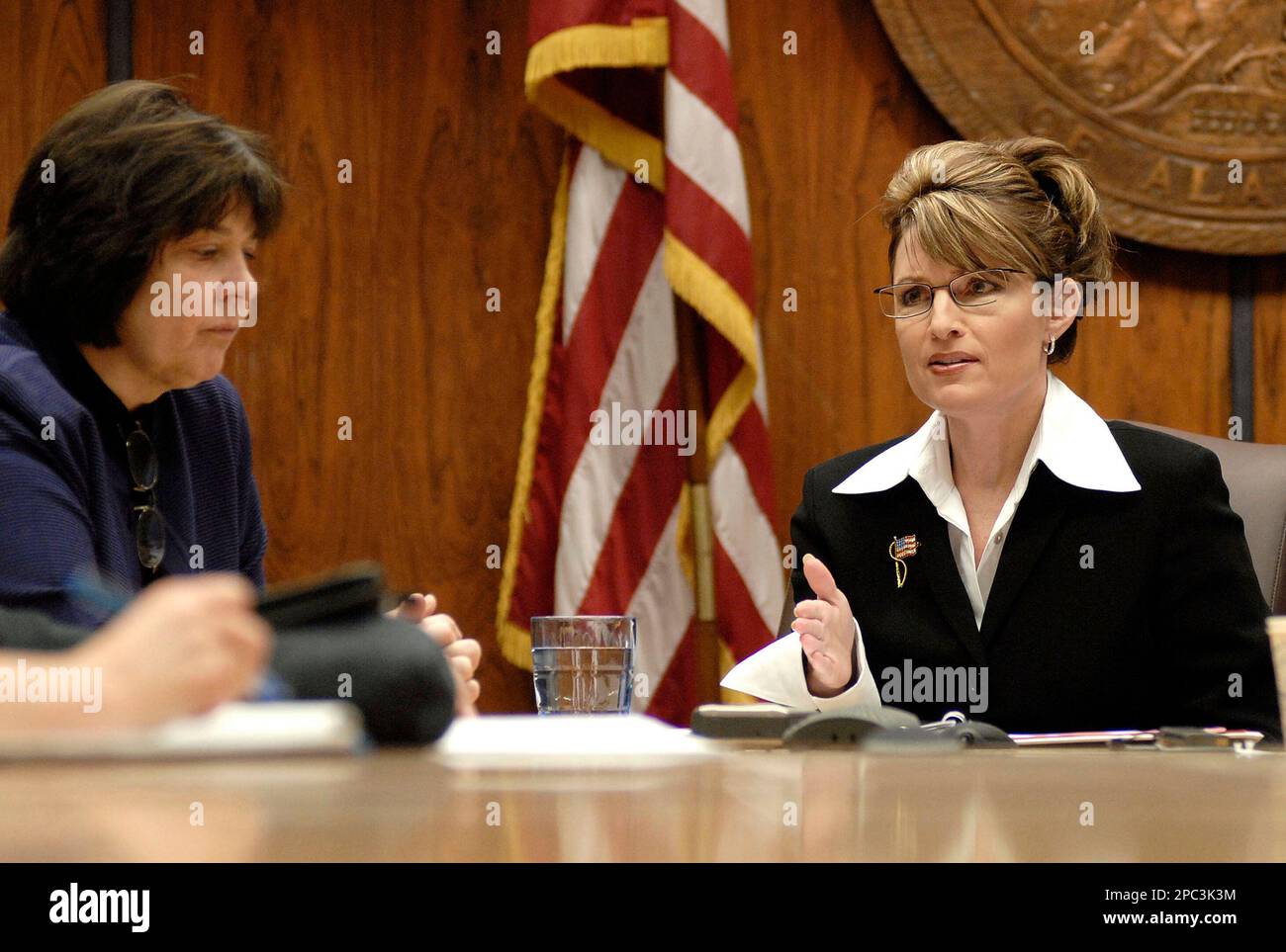 ** ADVANCE FOR WEEKEND JAN. 20-21 ** Alaska Gov. Sarah Palin, right ...
