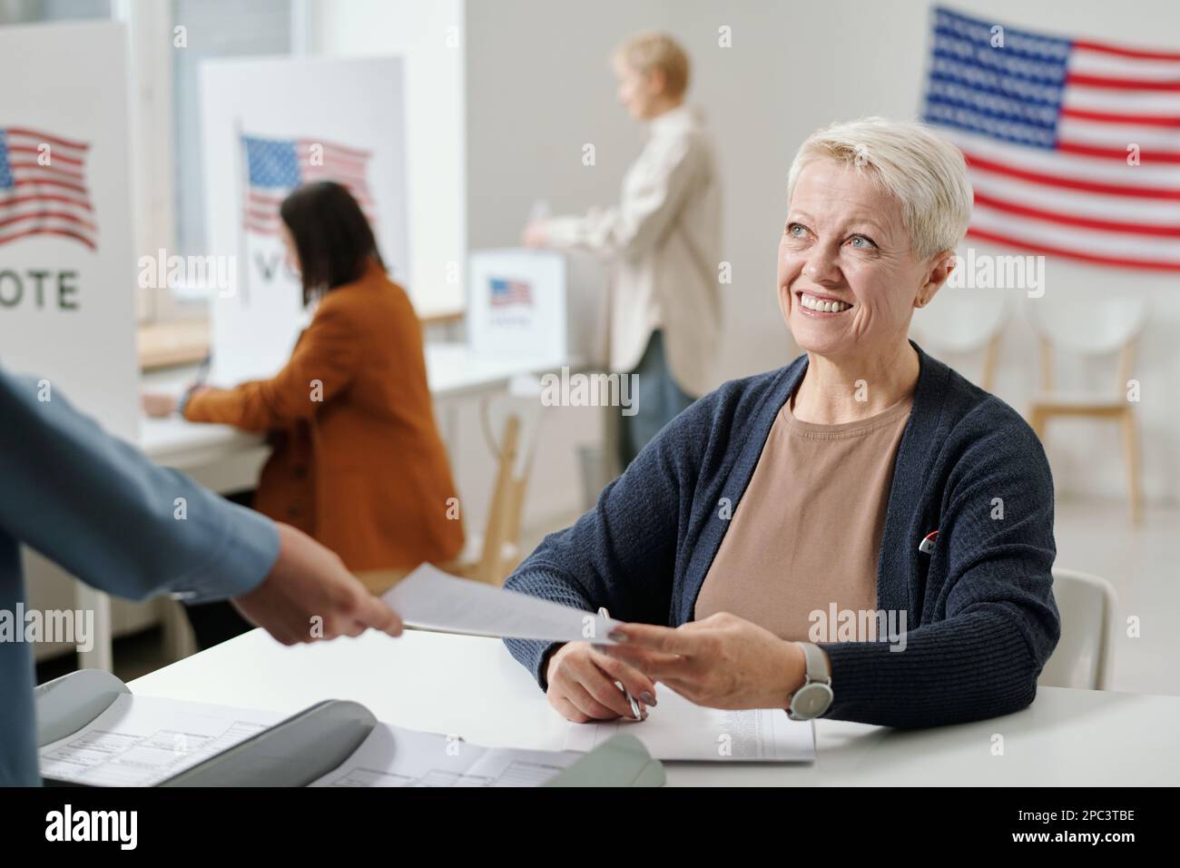 Register to vote woman hi-res stock photography and images - Alamy